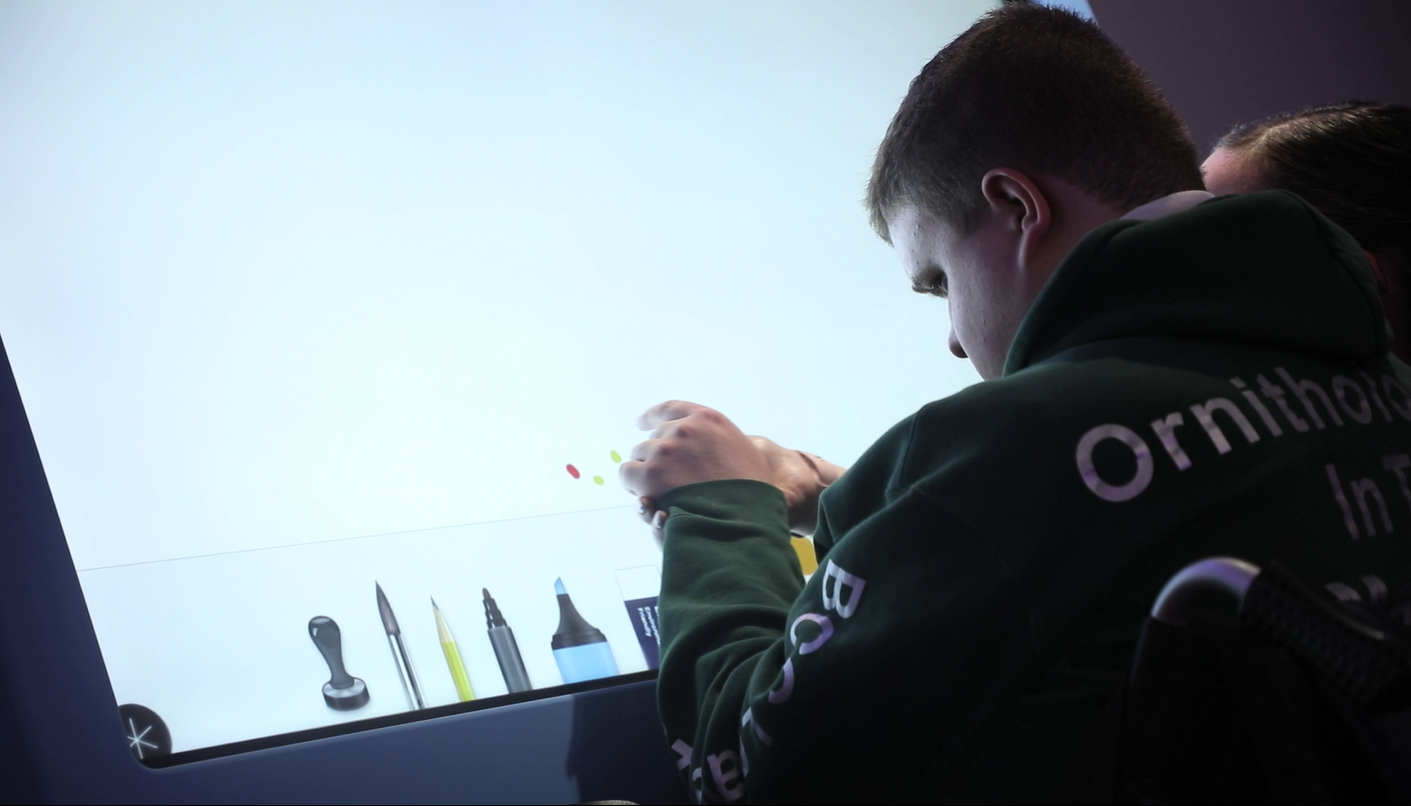 Living Made Easy - Visilift+ Mobile Interactive Screen with tilt)